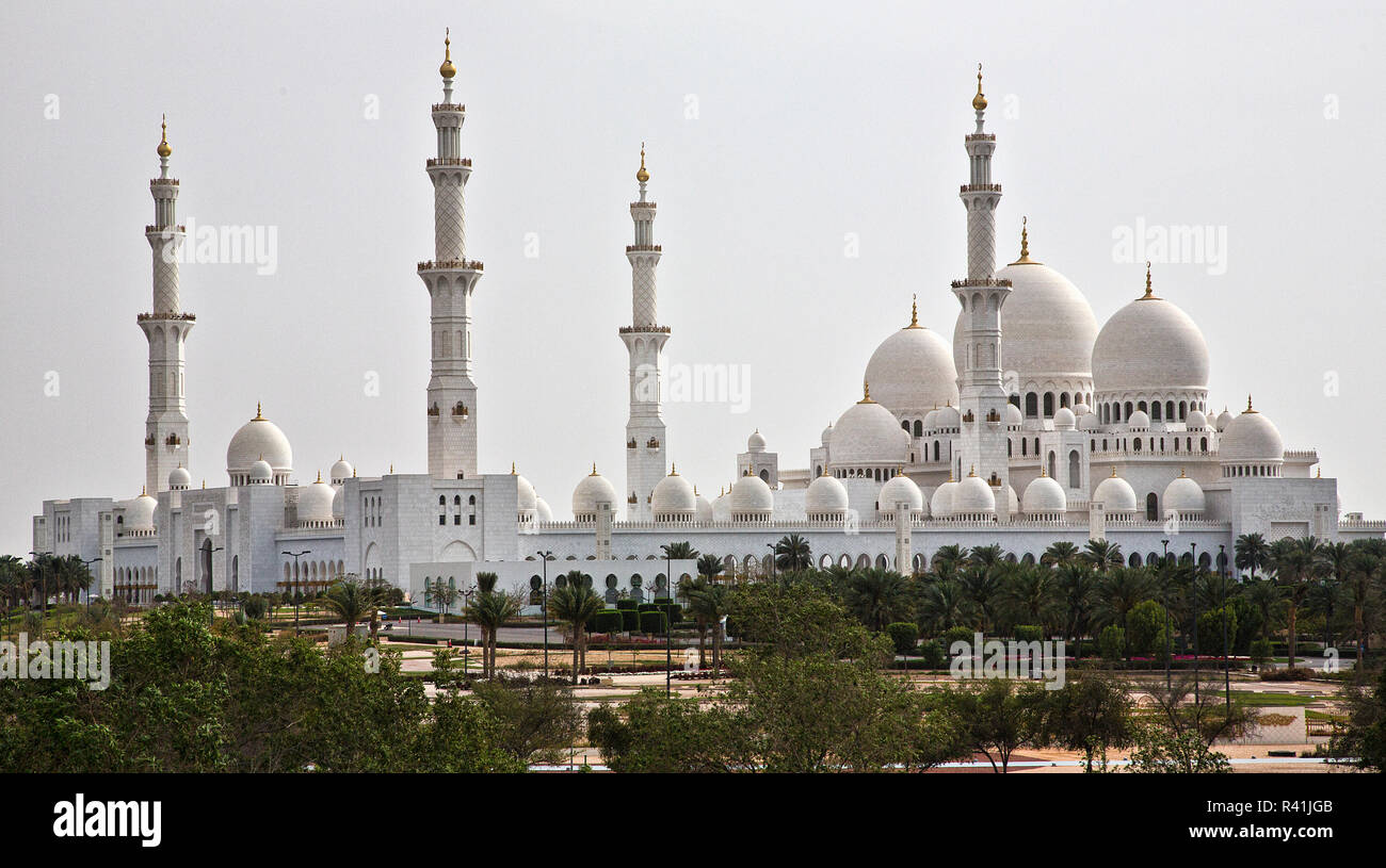 Views of Sheikh Zayed Mosque in Abu Dhabi Stock Photo - Alamy