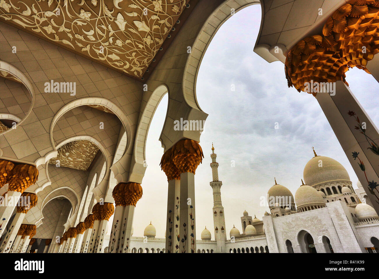 Views of Sheikh Zayed Mosque in Abu Dhabi Stock Photo - Alamy