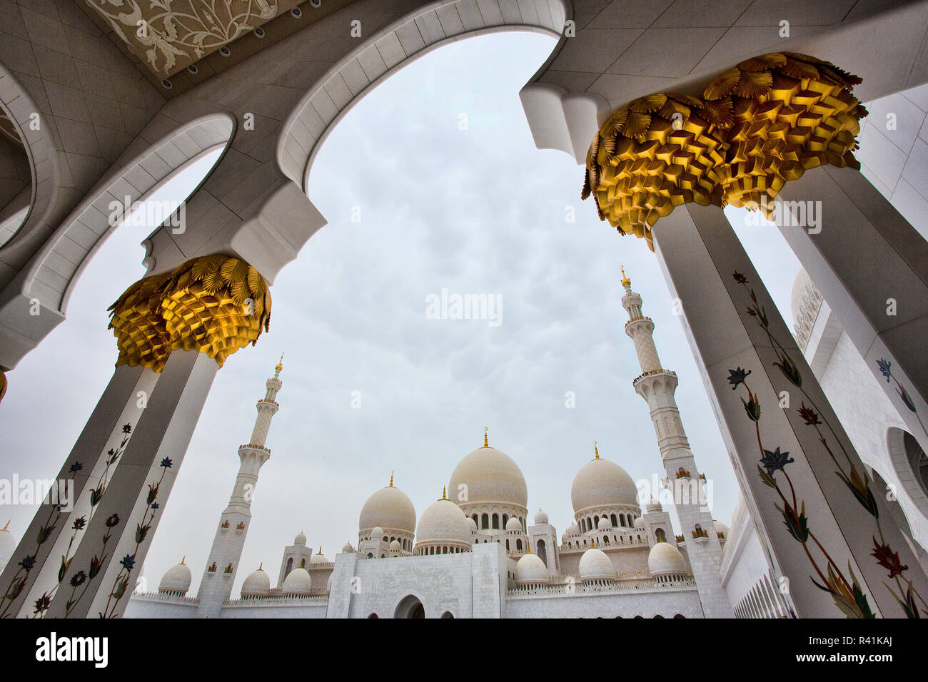 Views of Sheikh Zayed Mosque in Abu Dhabi Stock Photo - Alamy