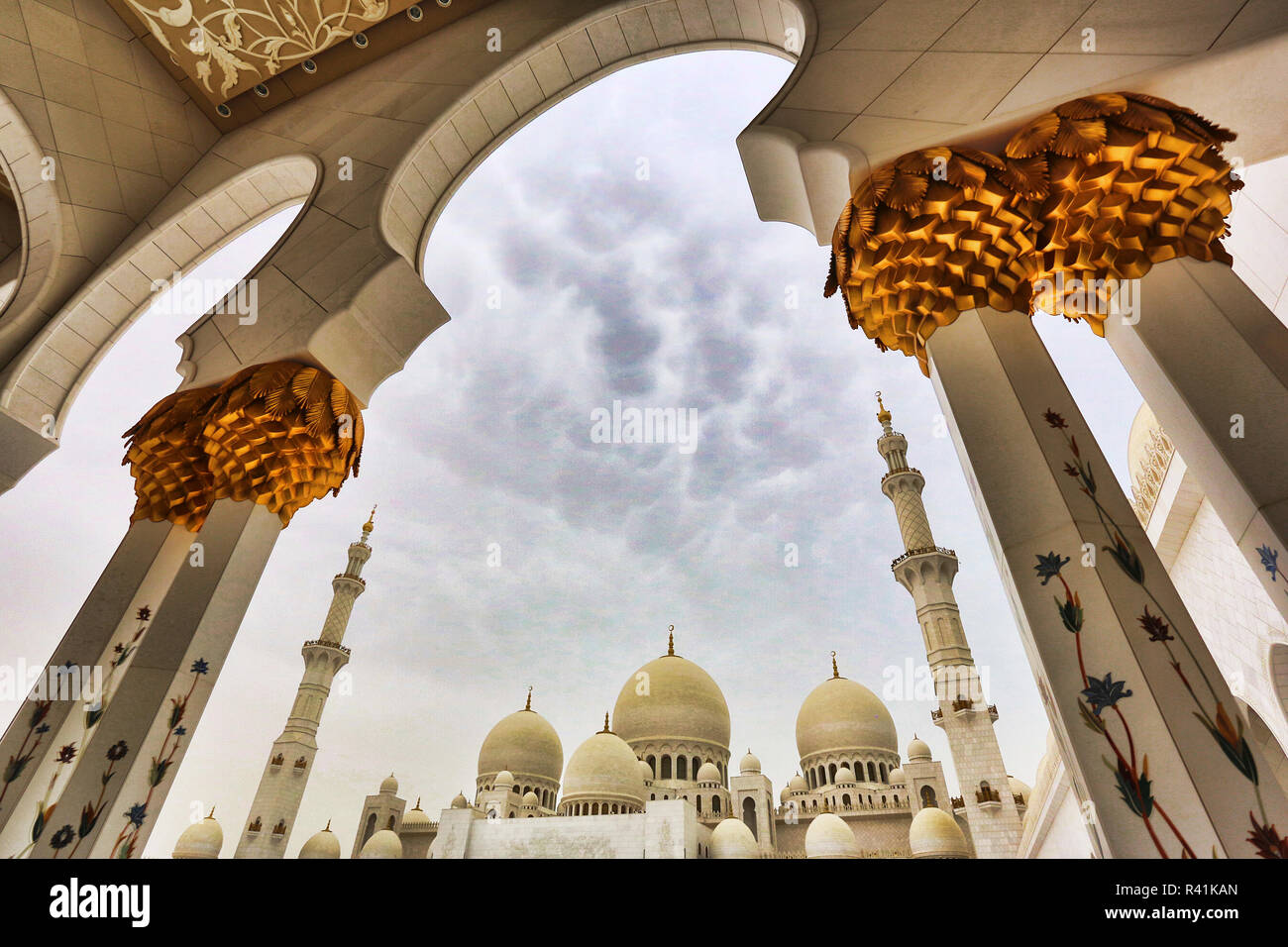 Views of Sheikh Zayed Mosque in Abu Dhabi Stock Photo - Alamy