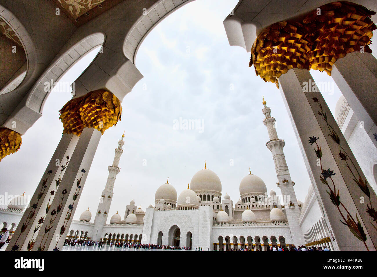 Views of Sheikh Zayed Mosque in Abu Dhabi Stock Photo - Alamy