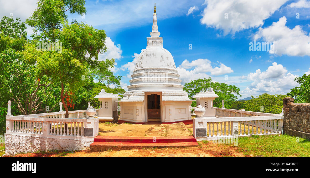 Aukana temple avukana sri lanka hi-res stock photography and images - Alamy
