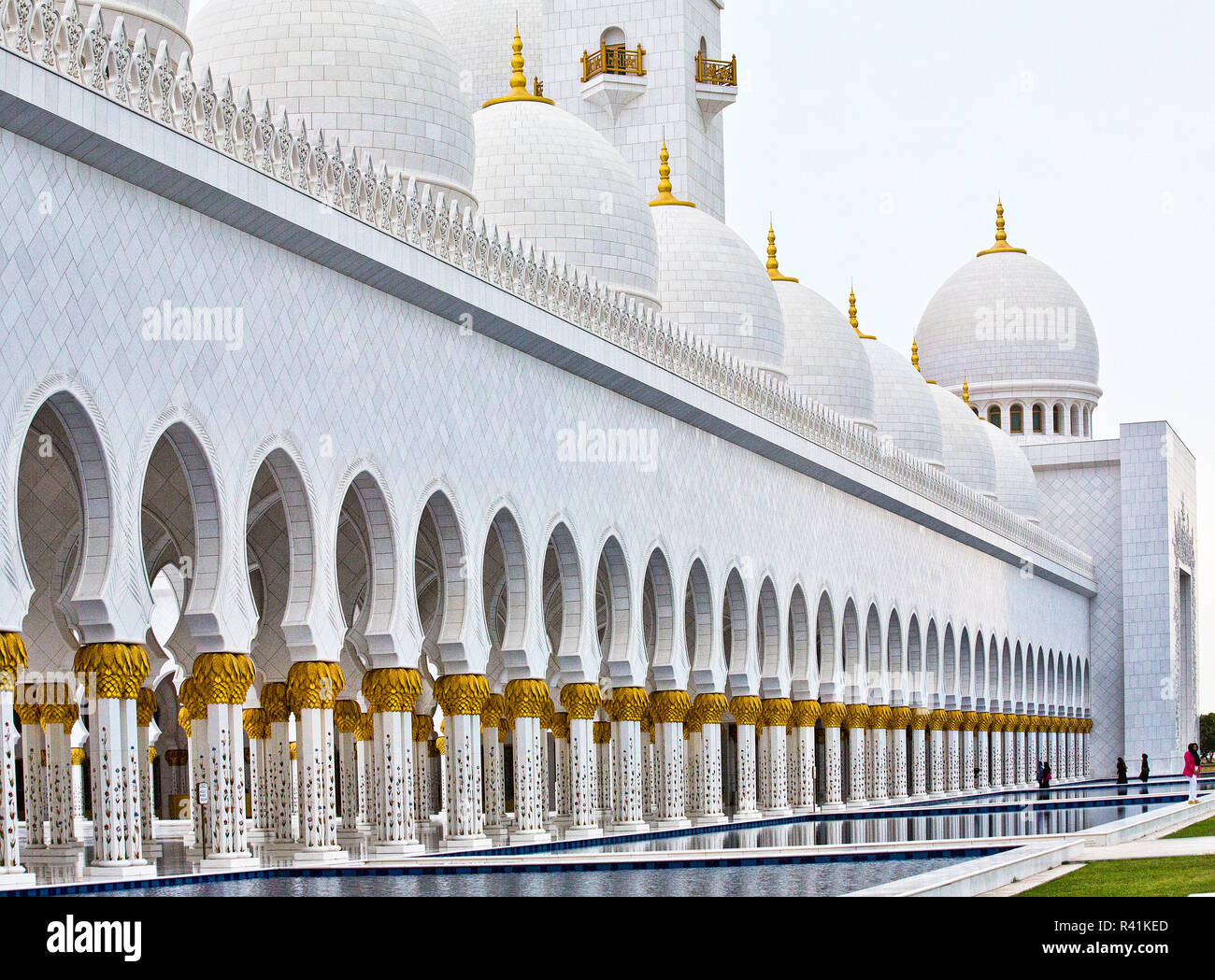 Views of Sheikh Zayed Mosque in Abu Dhabi Stock Photo - Alamy