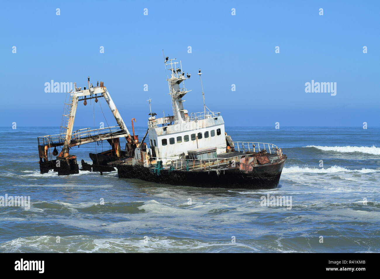 Capsized ship hi-res stock photography and images - Alamy