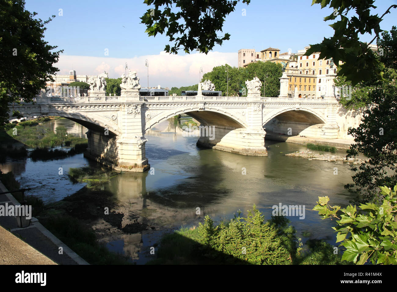 Statue of vittorio emanuelle ii hi-res stock photography and images - Alamy