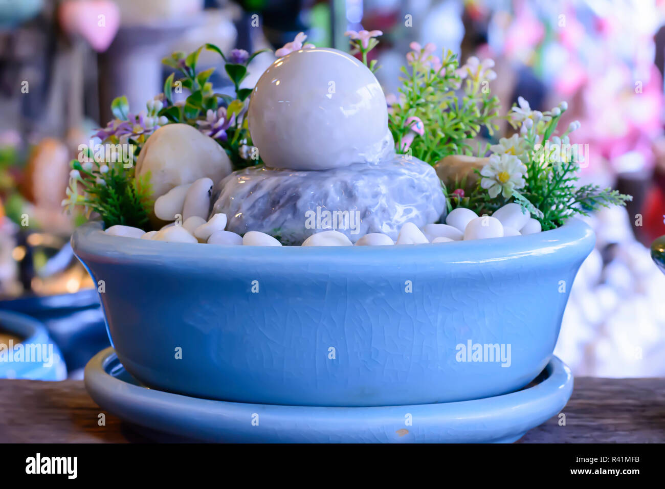 Water feature bowl hi-res stock photography and images - Alamy