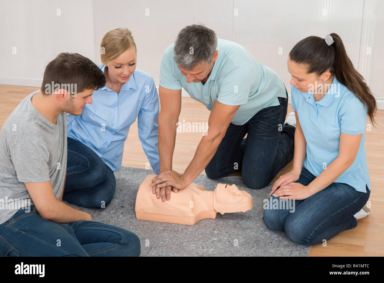 Cpr instructor students hi-res stock photography and images - Alamy