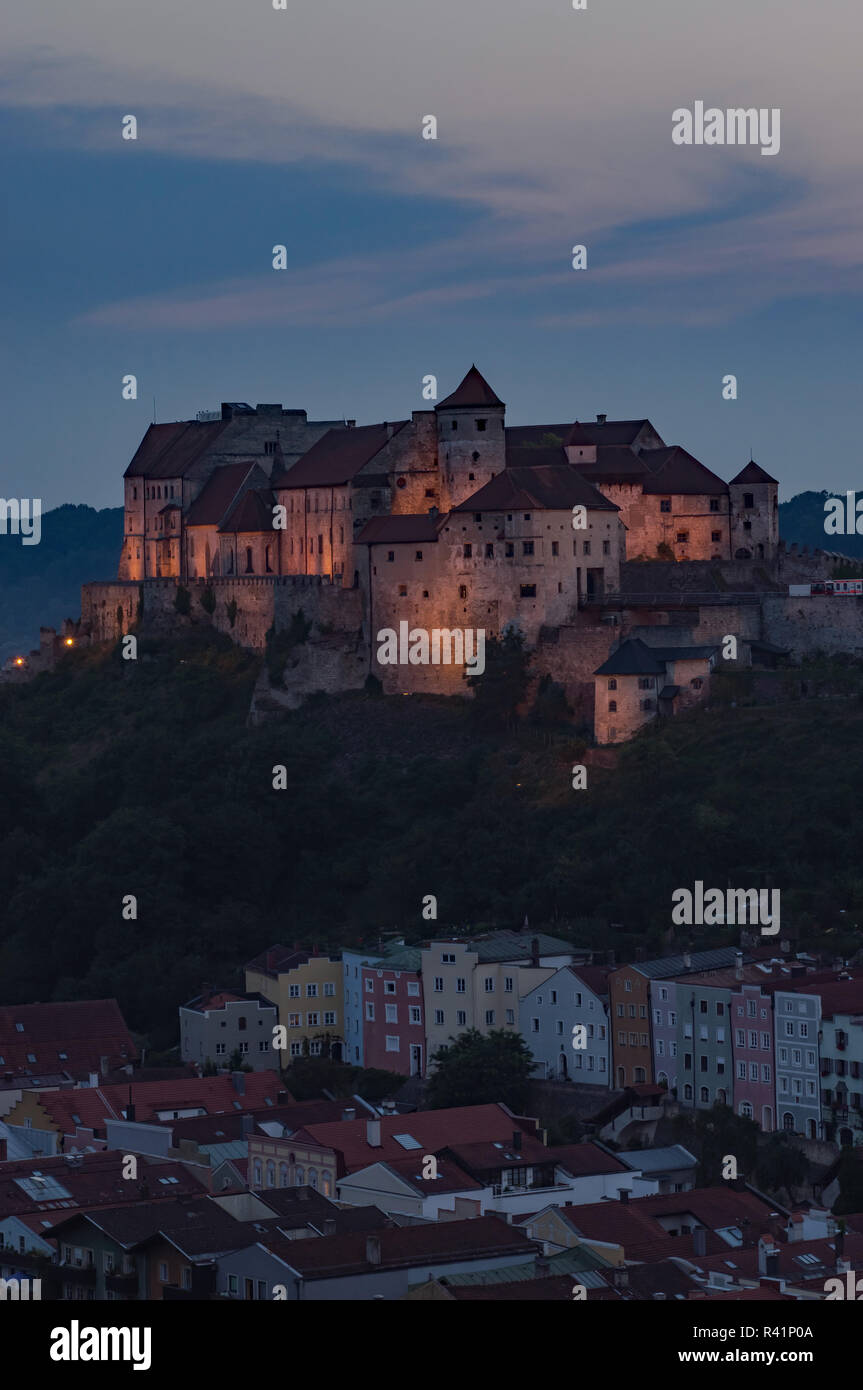 Burghausen castle bavaria night hi-res stock photography and images - Alamy