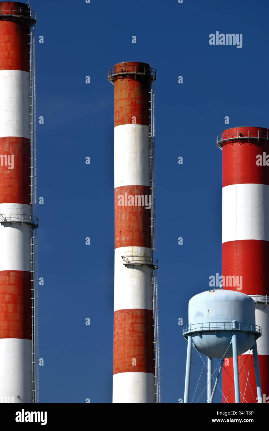 Smokestacks and water hi-res stock photography and images - Alamy