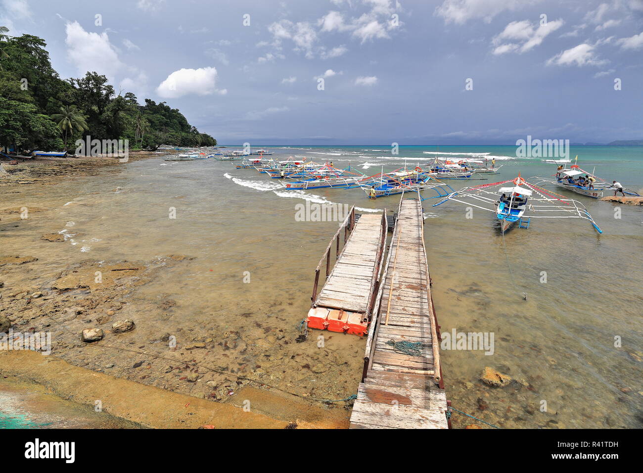 Puerto Princesa Subterranean River Nnal.Park tourists boats at the pier ...
