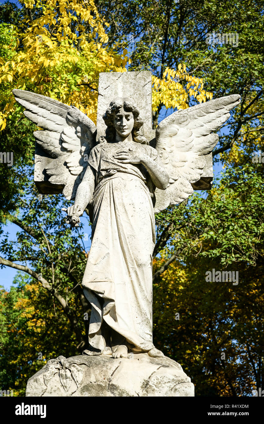 Grave angels hi-res stock photography and images - Alamy