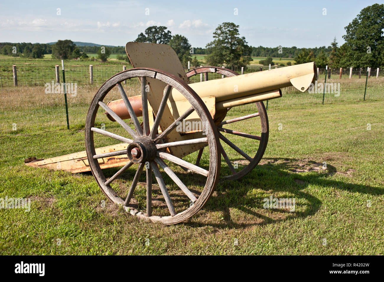 Wheeled cannon hi-res stock photography and images - Alamy