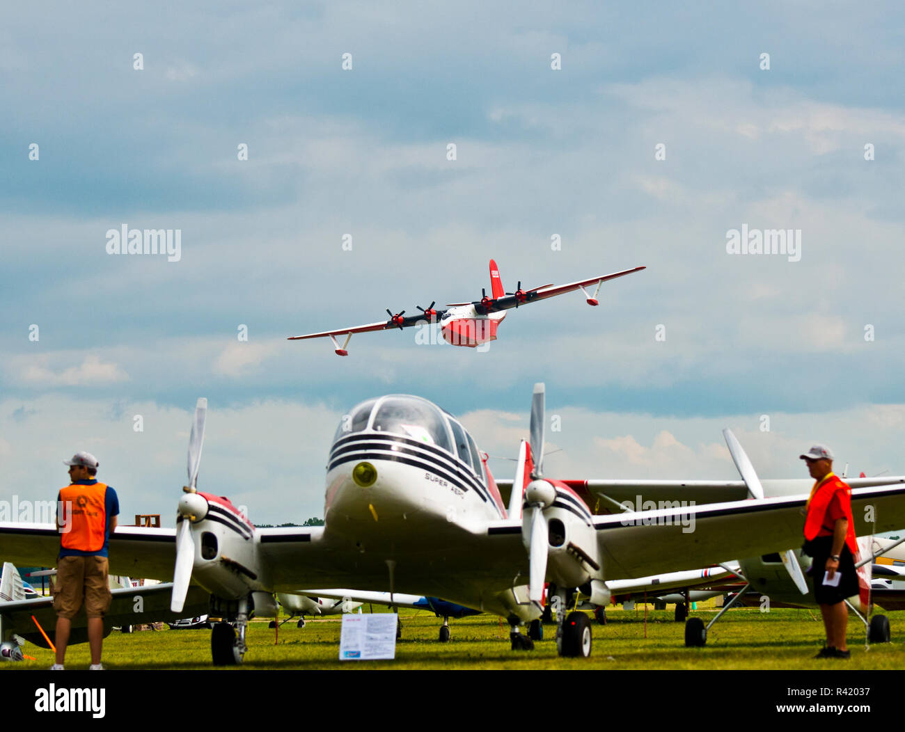 Water bomber fire hi-res stock photography and images - Alamy