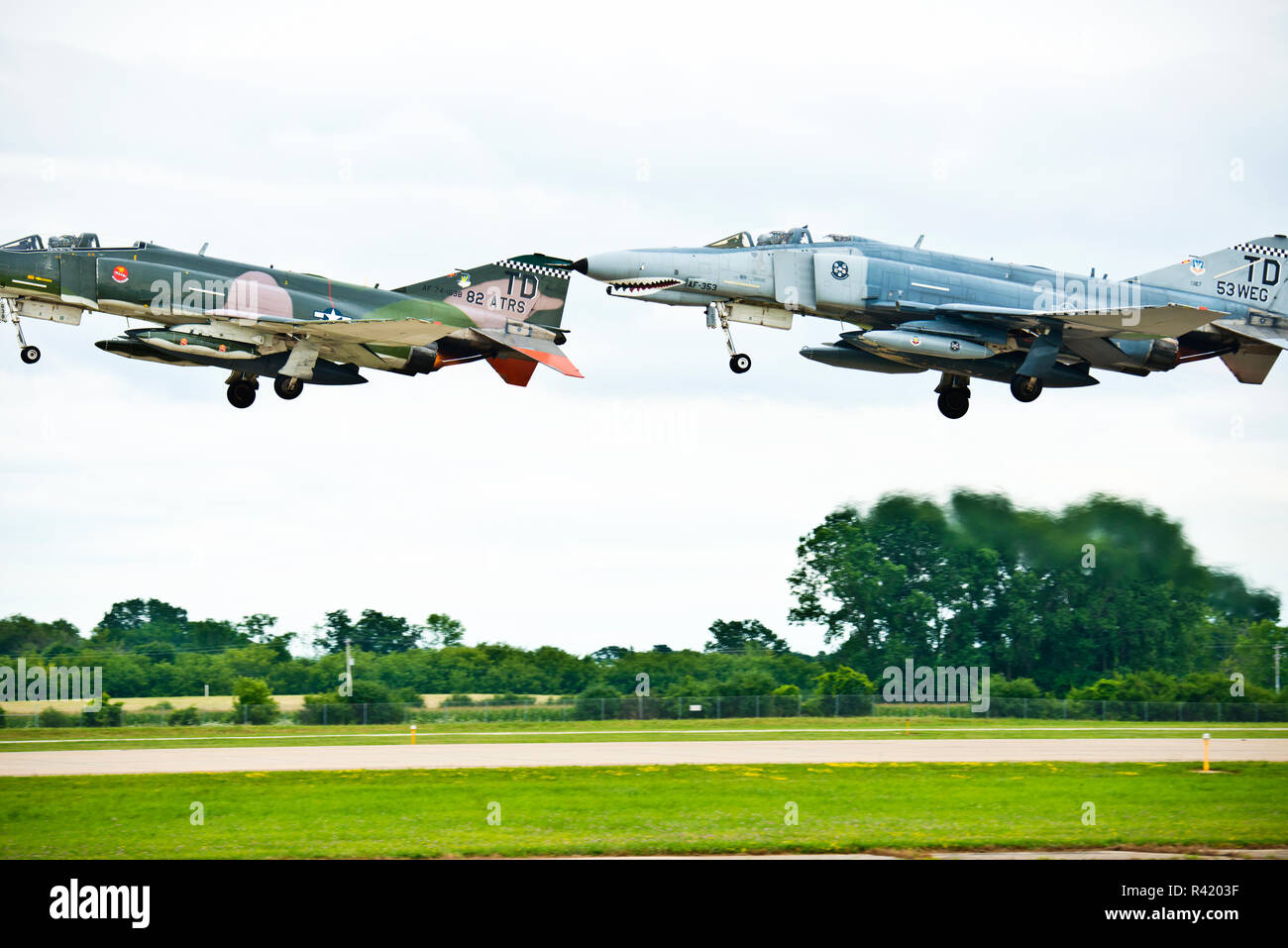 F 4 phantom ii jet hi-res stock photography and images - Alamy