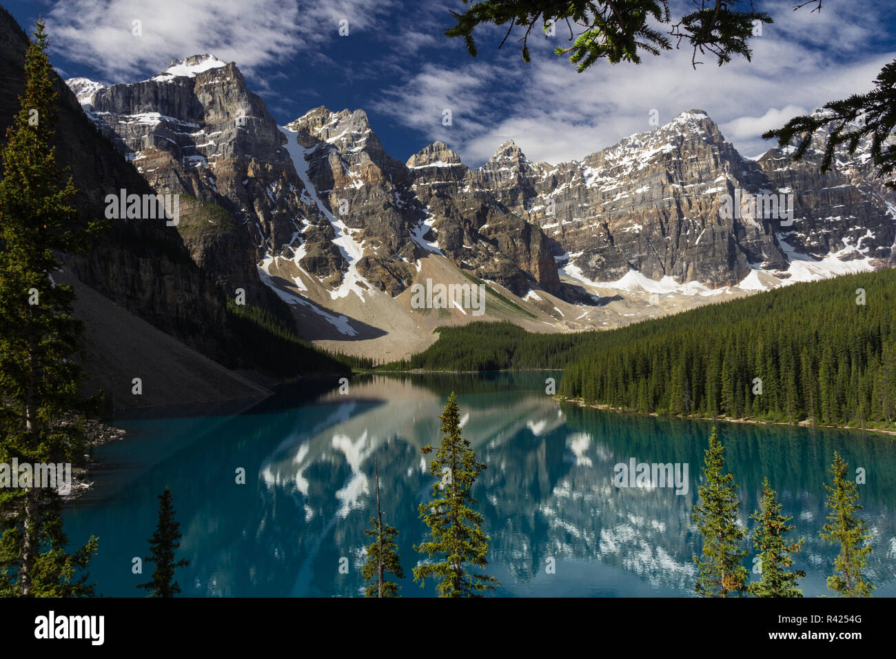 Sunny Day At Moraine Lake In Banff National Park, Alberta, Canada Stock ...