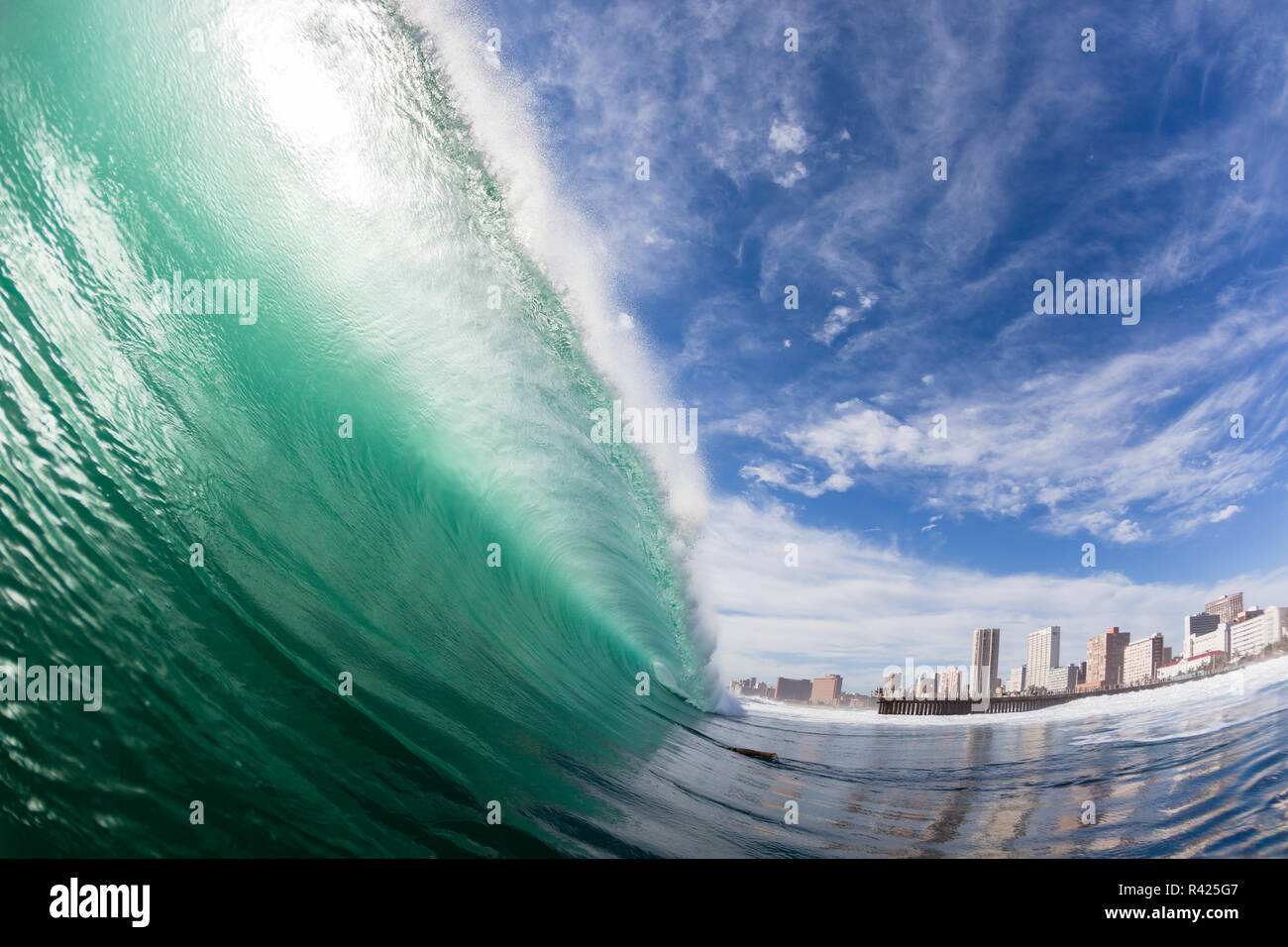 City wave surf hi-res stock photography and images - Alamy