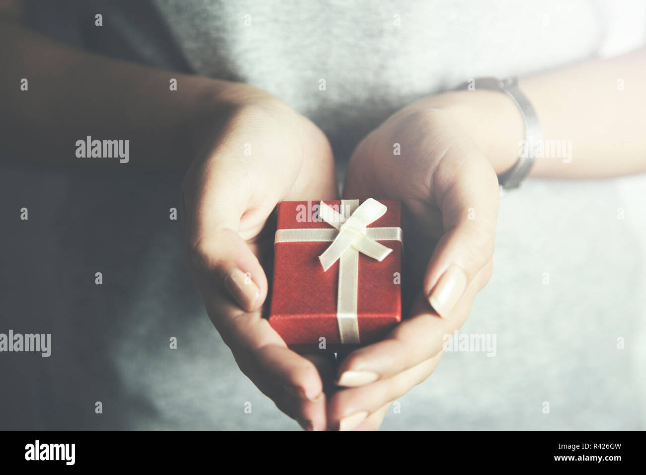 Hand showing white box red hi-res stock photography and images - Alamy