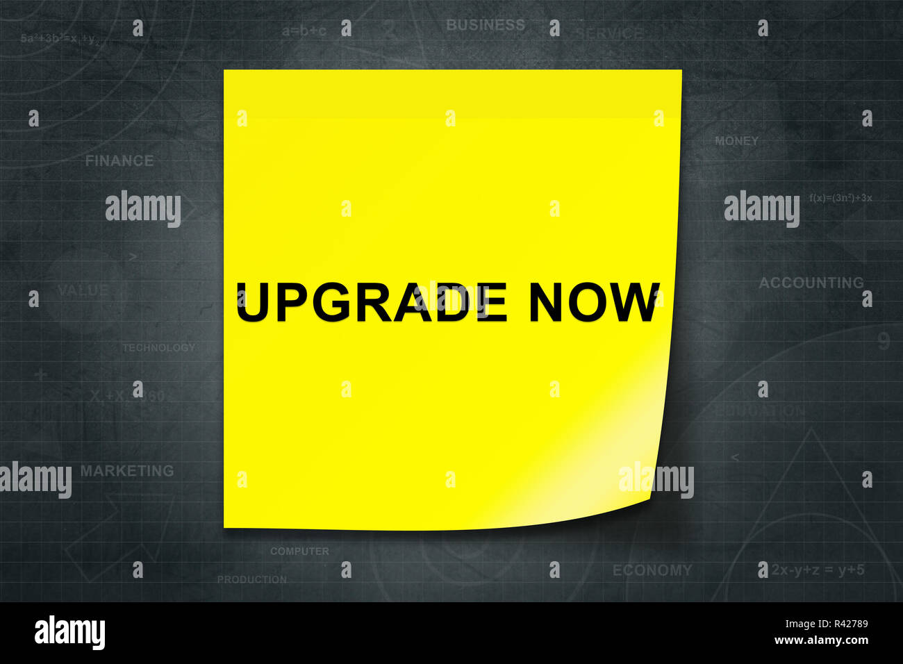Upgrade now word on yellow note Stock Photo - Alamy