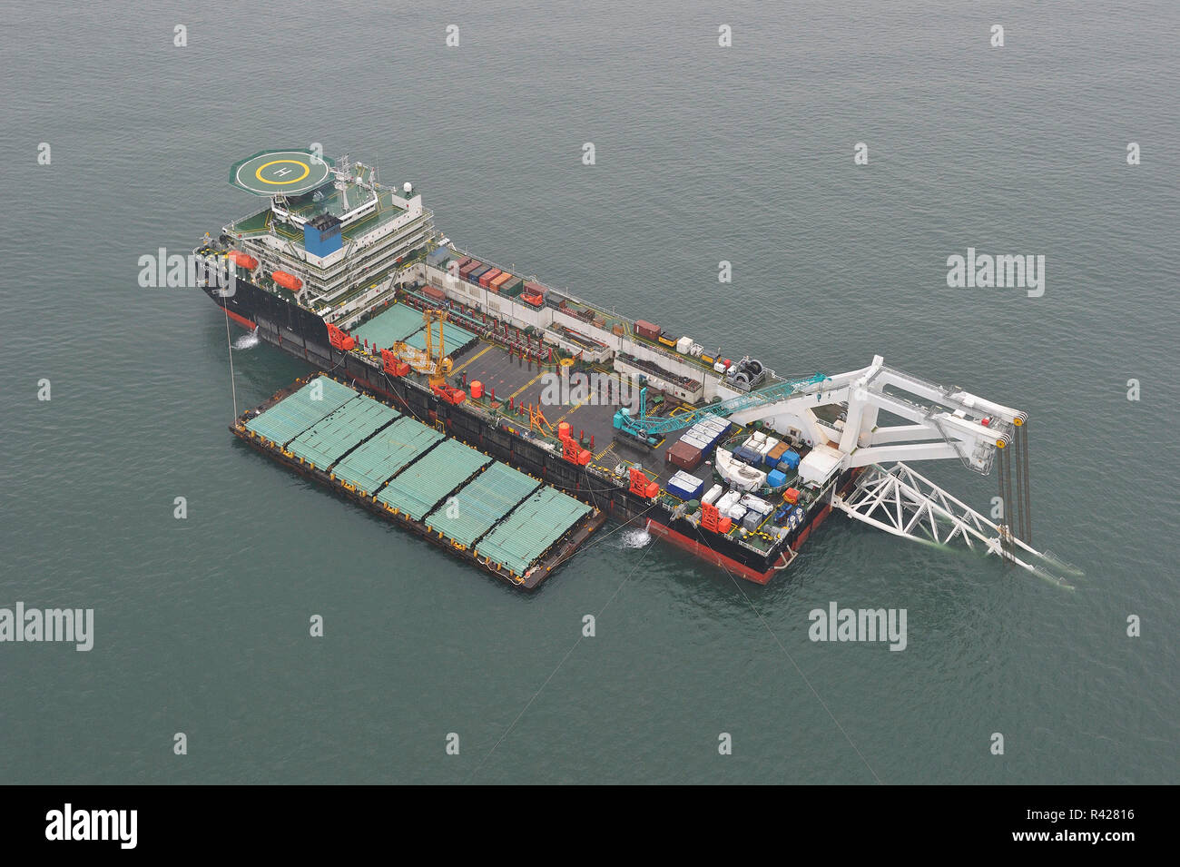 Container loading and unloading systems hi-res stock photography and ...