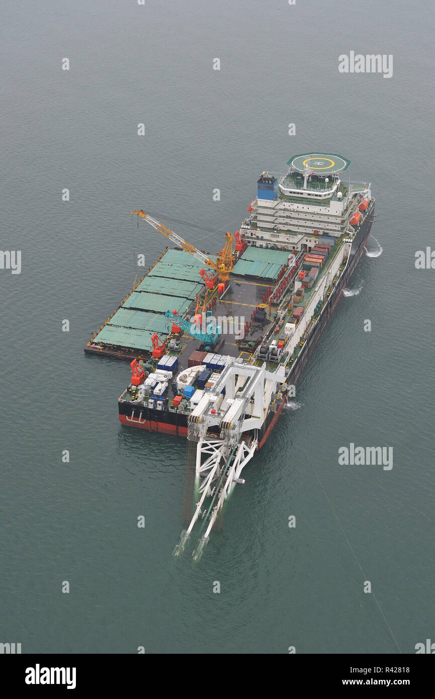 Pipelaying Barge High Resolution Stock Photography and Images - Alamy
