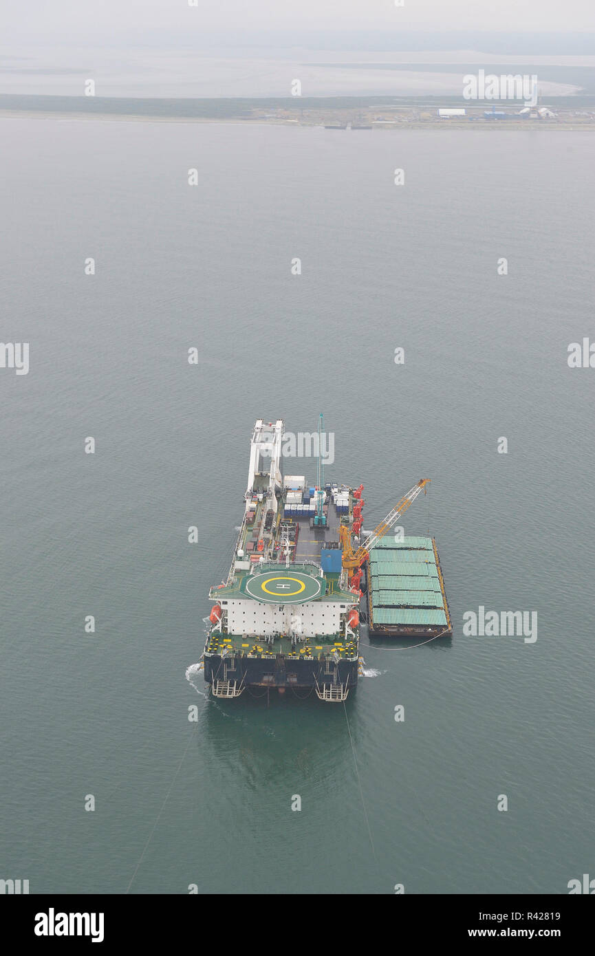 Pipelaying barge hi-res stock photography and images - Alamy