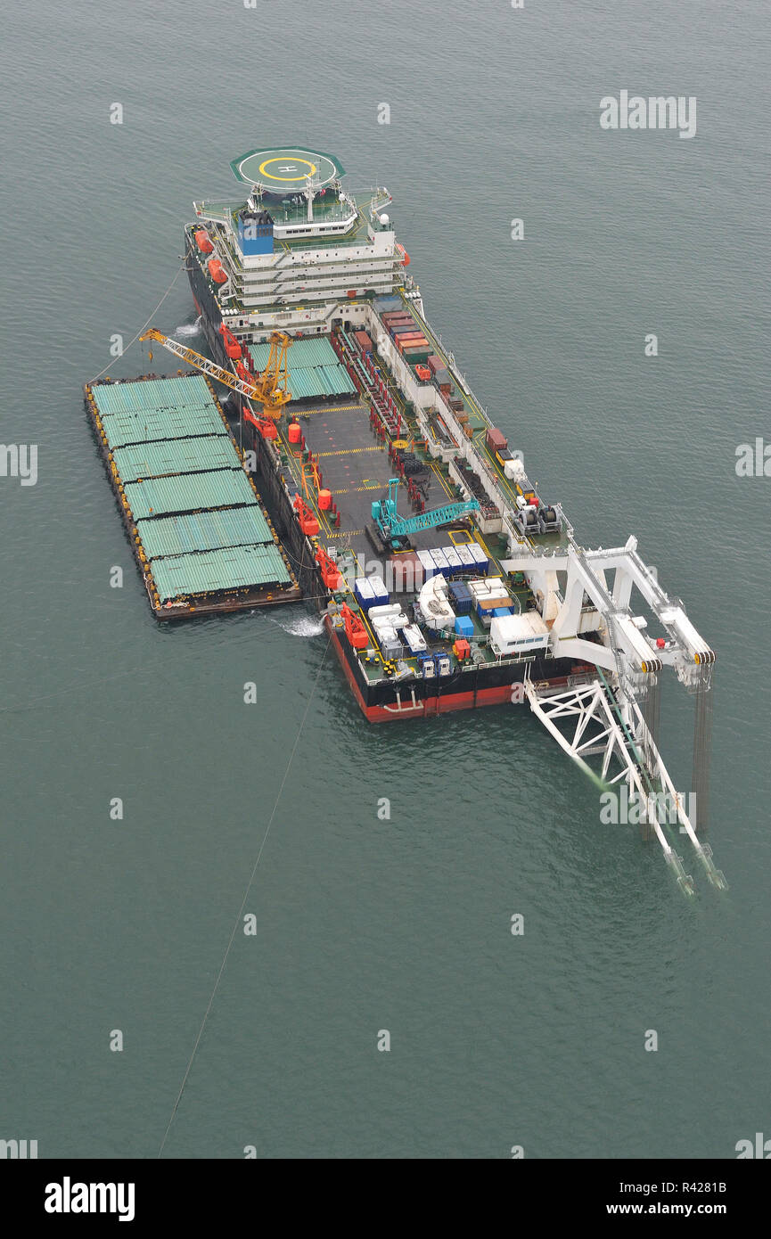 Container loading and unloading systems hi-res stock photography and ...