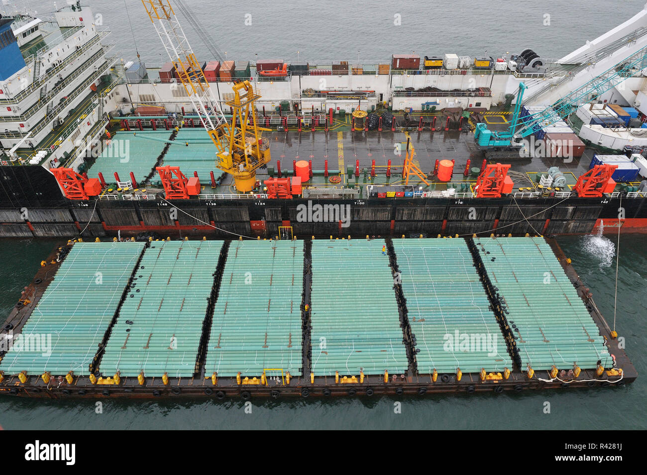 Container loading and unloading systems hi-res stock photography and ...