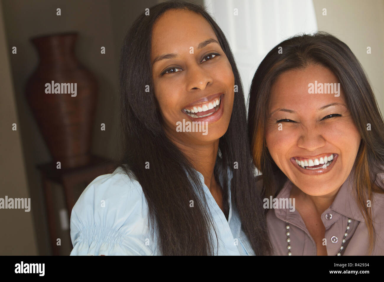 Communication two people cultures hi-res stock photography and images ...
