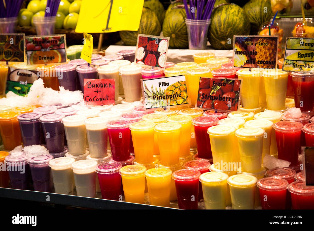 fresh smoothies at a market stall Stock Photo - Alamy
