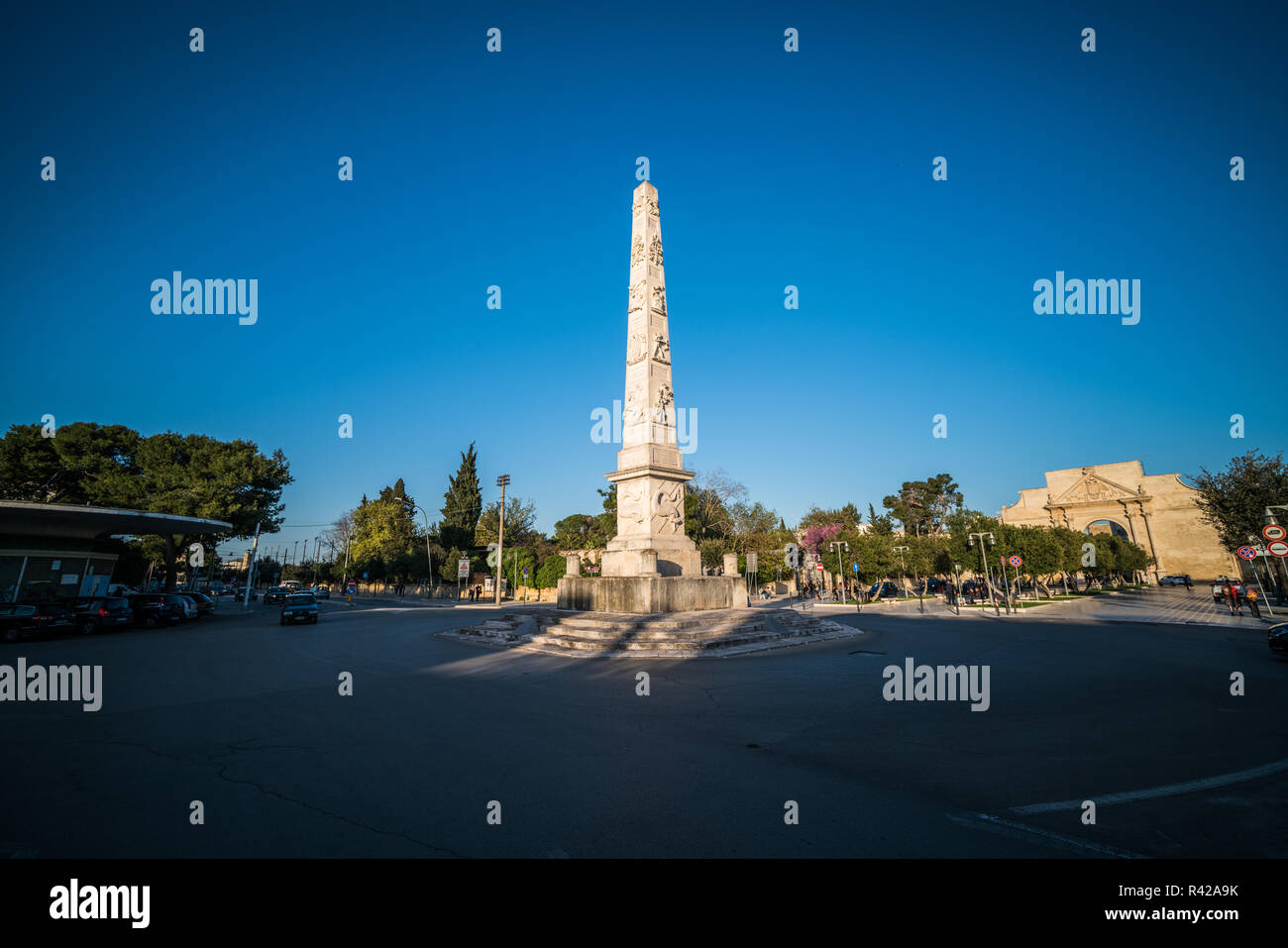 Arco di trionfo square hi-res stock photography and images - Alamy