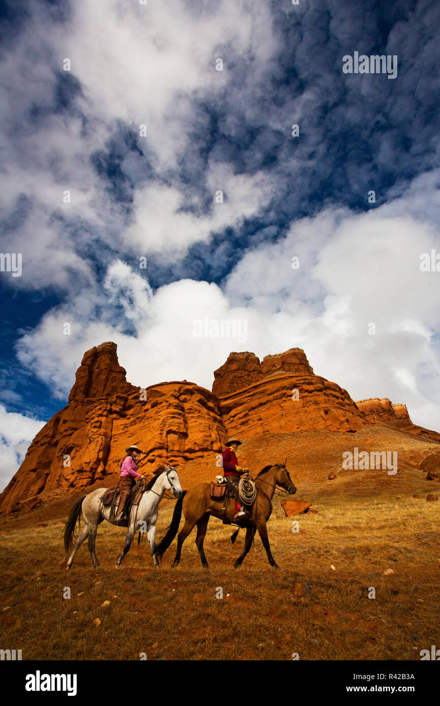 Cowboy horse cliff hi-res stock photography and images - Alamy