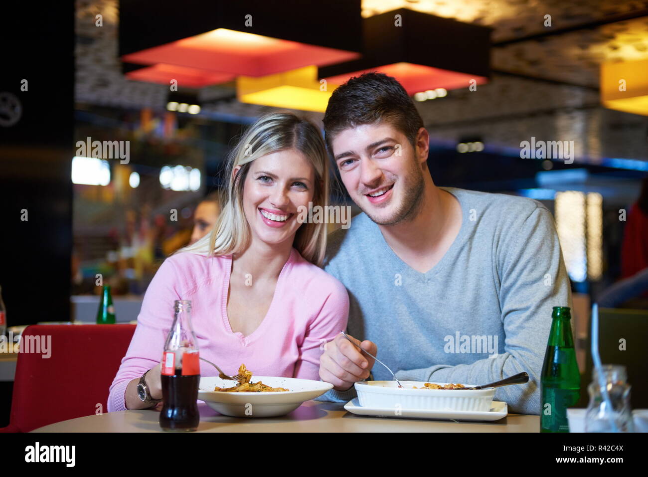 couple having lunch break in shopping mall Stock Photo - Alamy