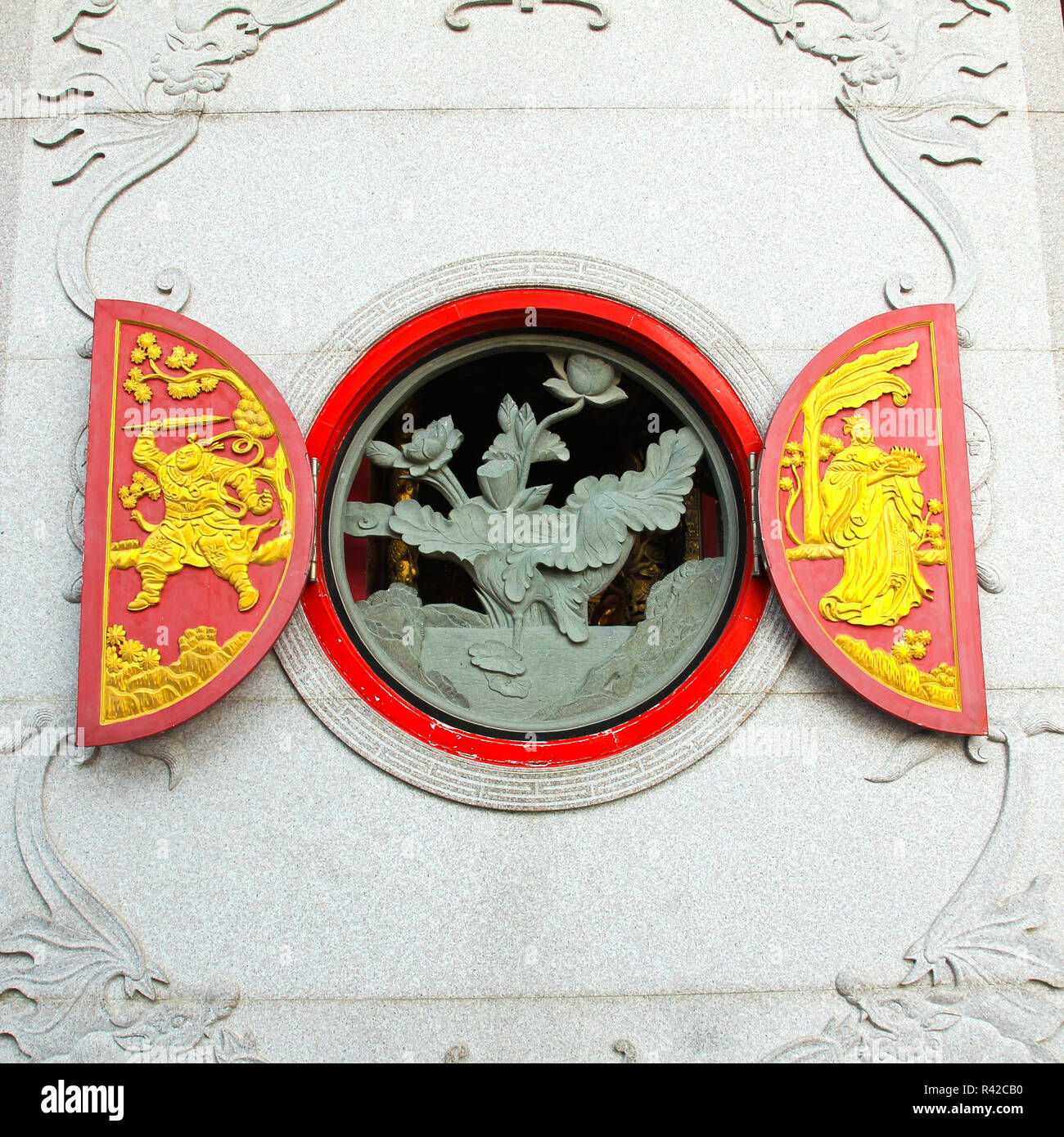 Asia traditional house moon gate hi-res stock photography and images ...