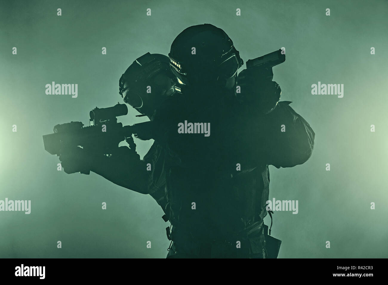 Police officers SWAT Stock Photo - Alamy