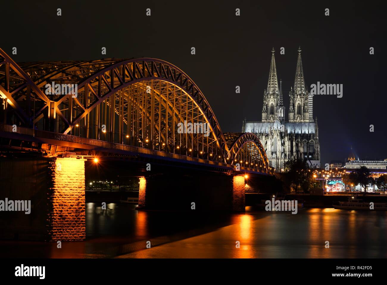 cityscape of cologne at night Stock Photo - Alamy
