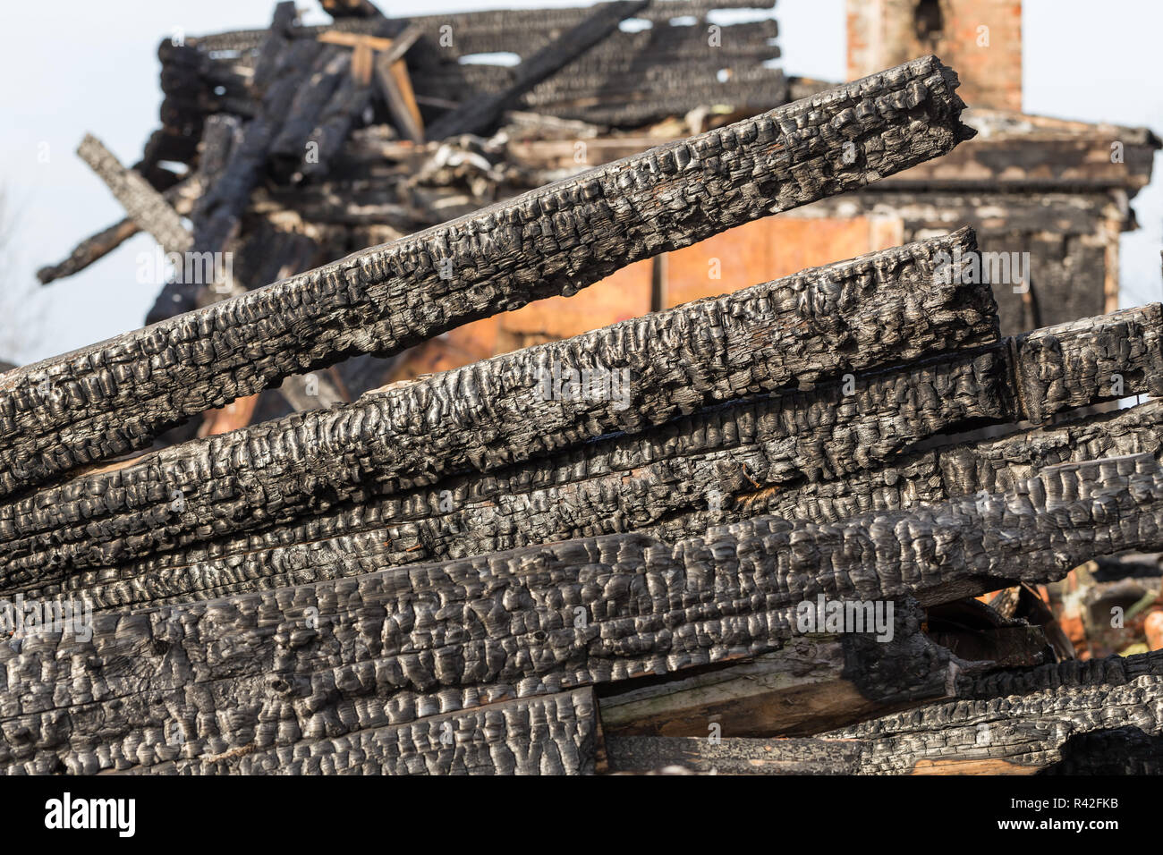 Burned down house hi-res stock photography and images - Alamy