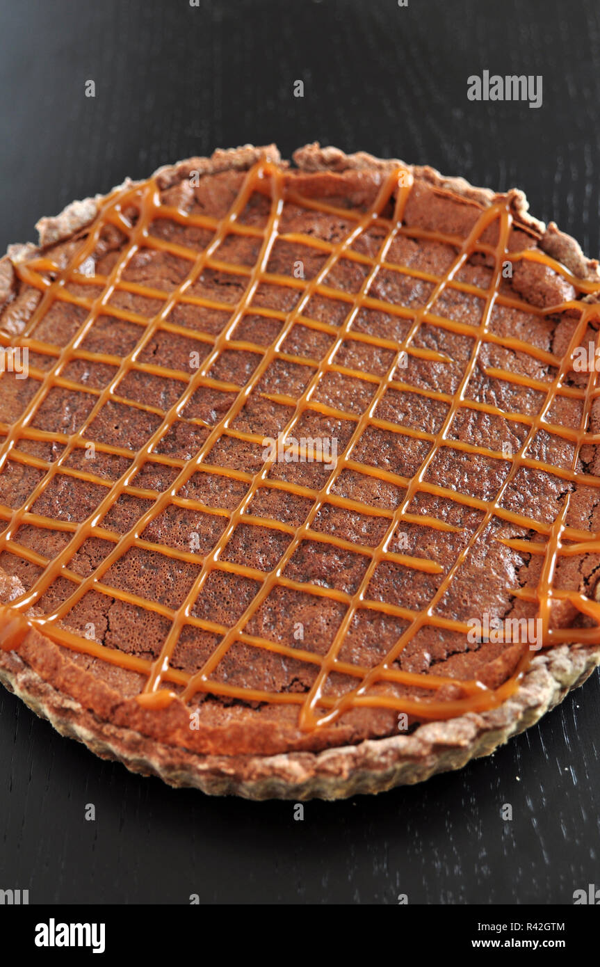Sponge cake tower hi-res stock photography and images - Alamy