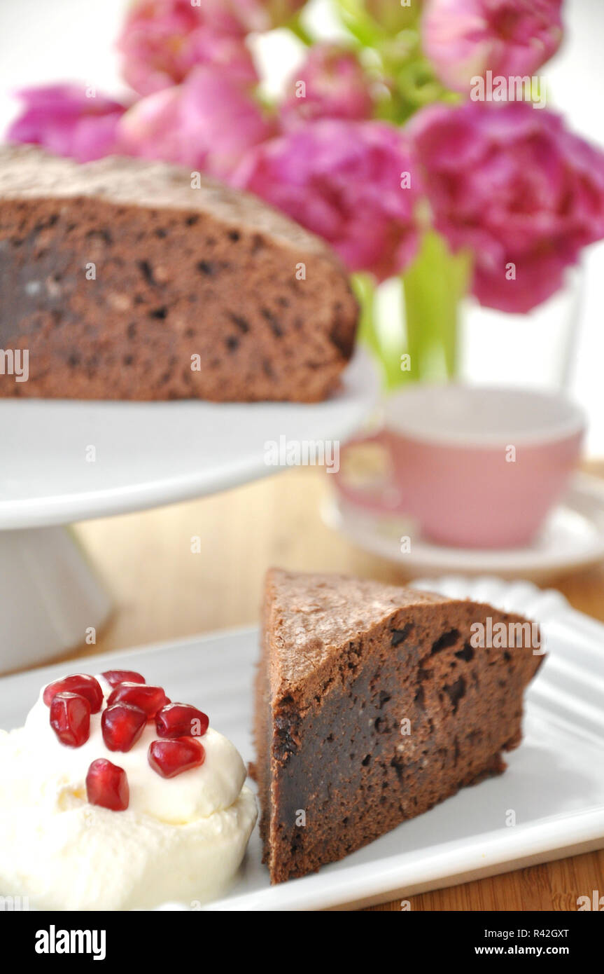 Sponge cake tower hi-res stock photography and images - Alamy