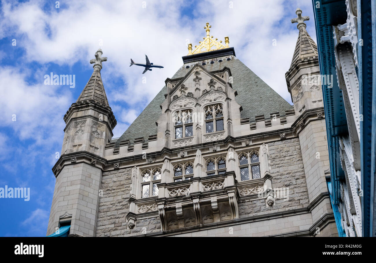 Flying over tower bridge hi-res stock photography and images - Alamy