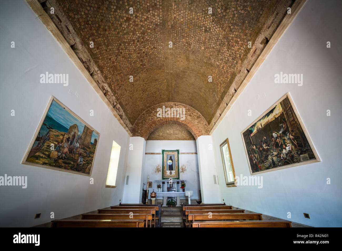 Colonna interior hi-res stock photography and images - Alamy