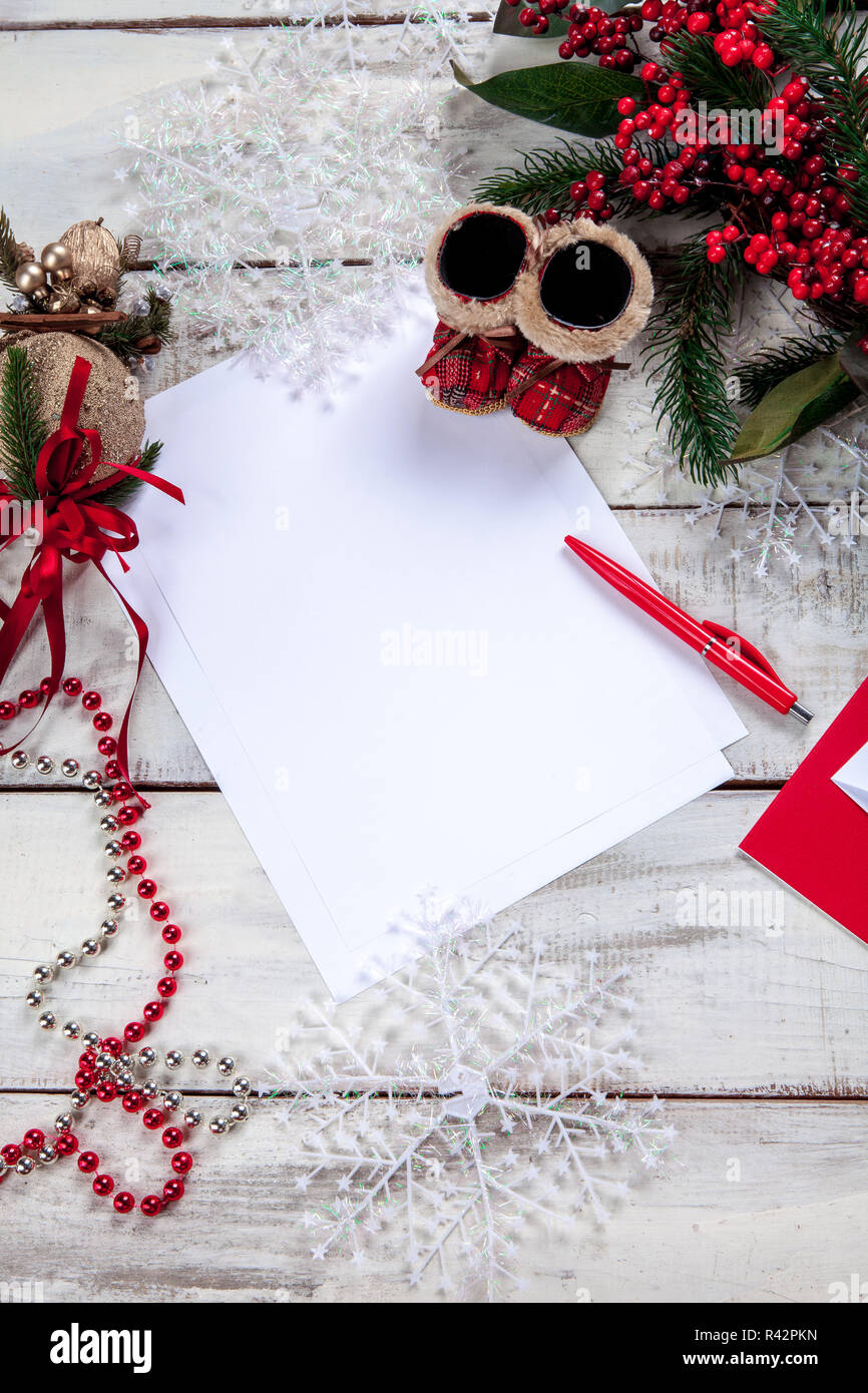 The blank sheet of paper on the wooden table with a pen Stock Photo - Alamy