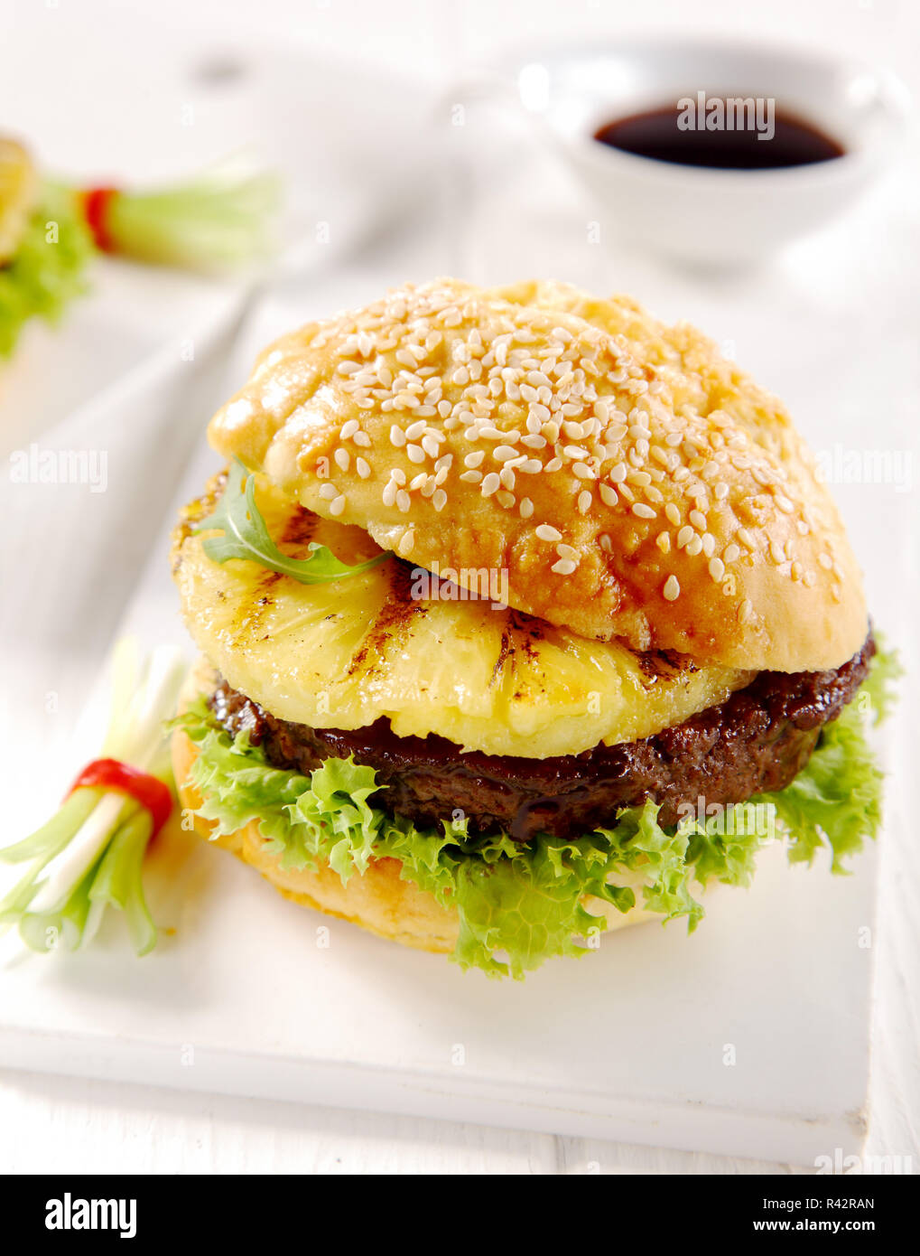 Barbequed beef burger hi-res stock photography and images - Alamy