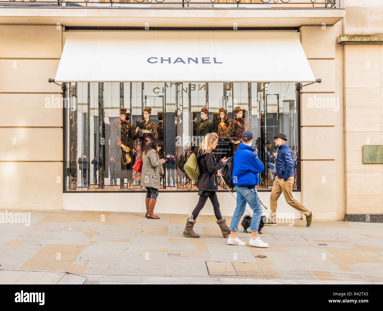 Bond street london chanel hi-res stock photography and images - Alamy