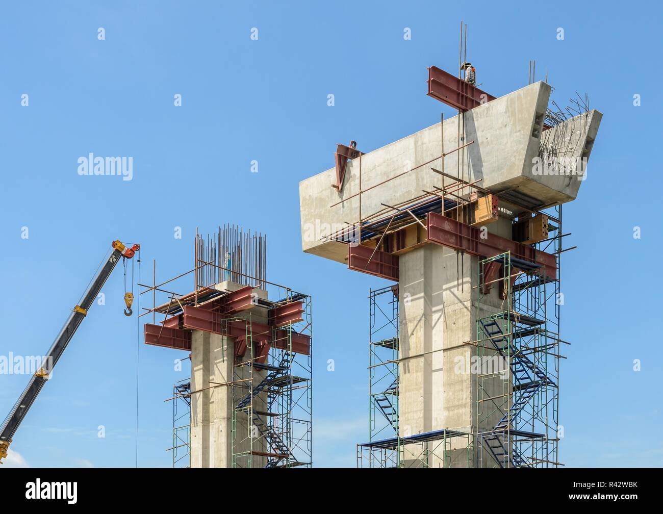 Construction supporting column of concrete bridge Stock Photo - Alamy