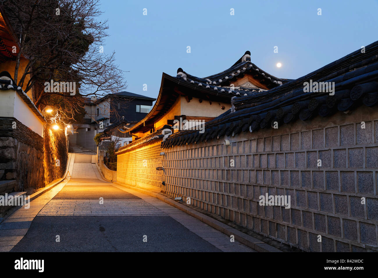 Downtown cityscape of Seoul Stock Photo - Alamy