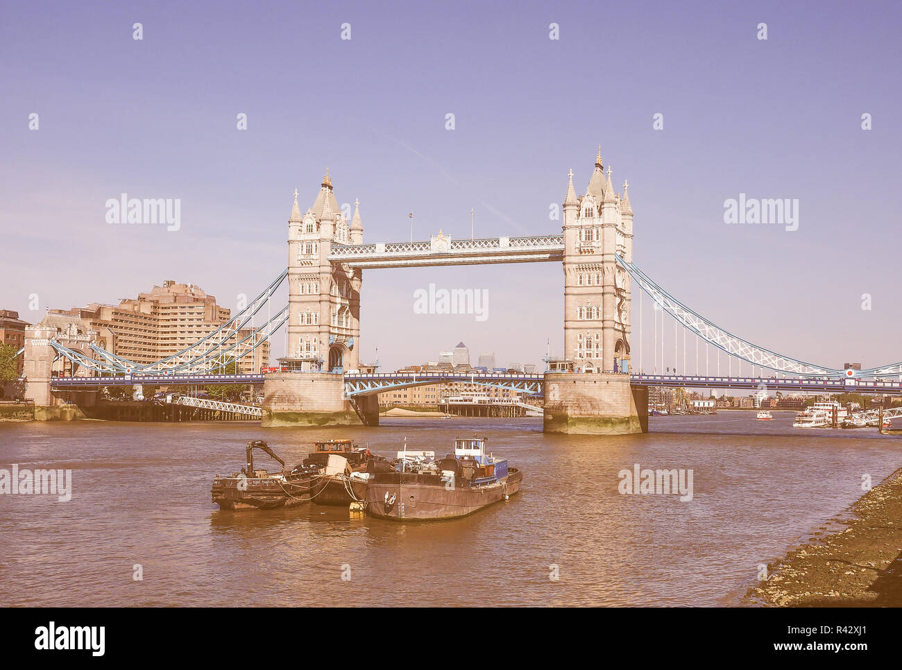 Retro looking tower london hi-res stock photography and images - Alamy