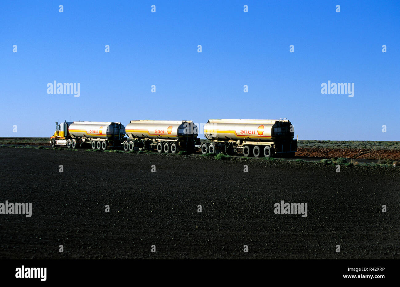 Shell tanker hi-res stock photography and images - Alamy