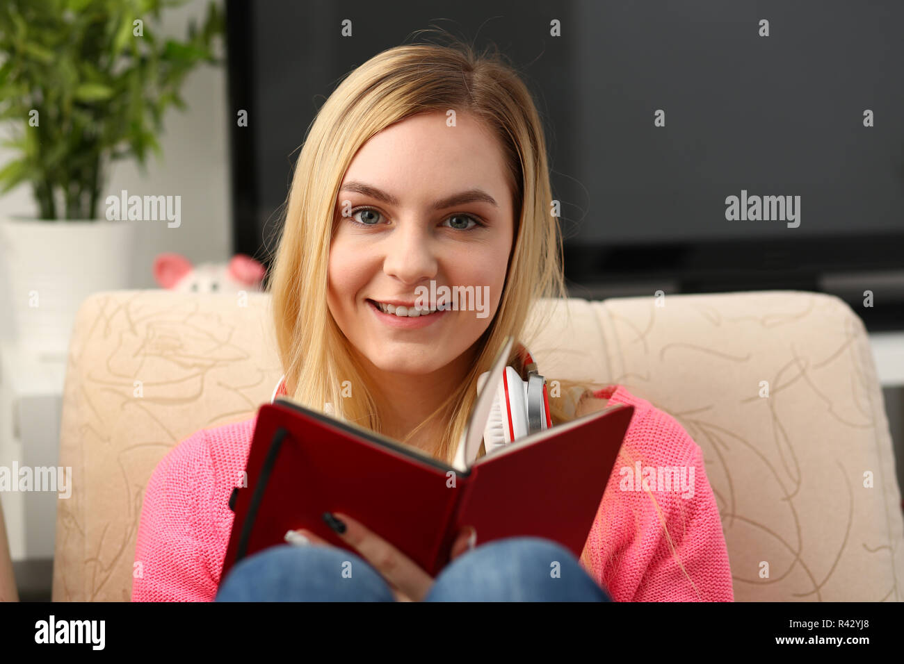 young beautiful woman fill in your personal diary Stock Photo - Alamy