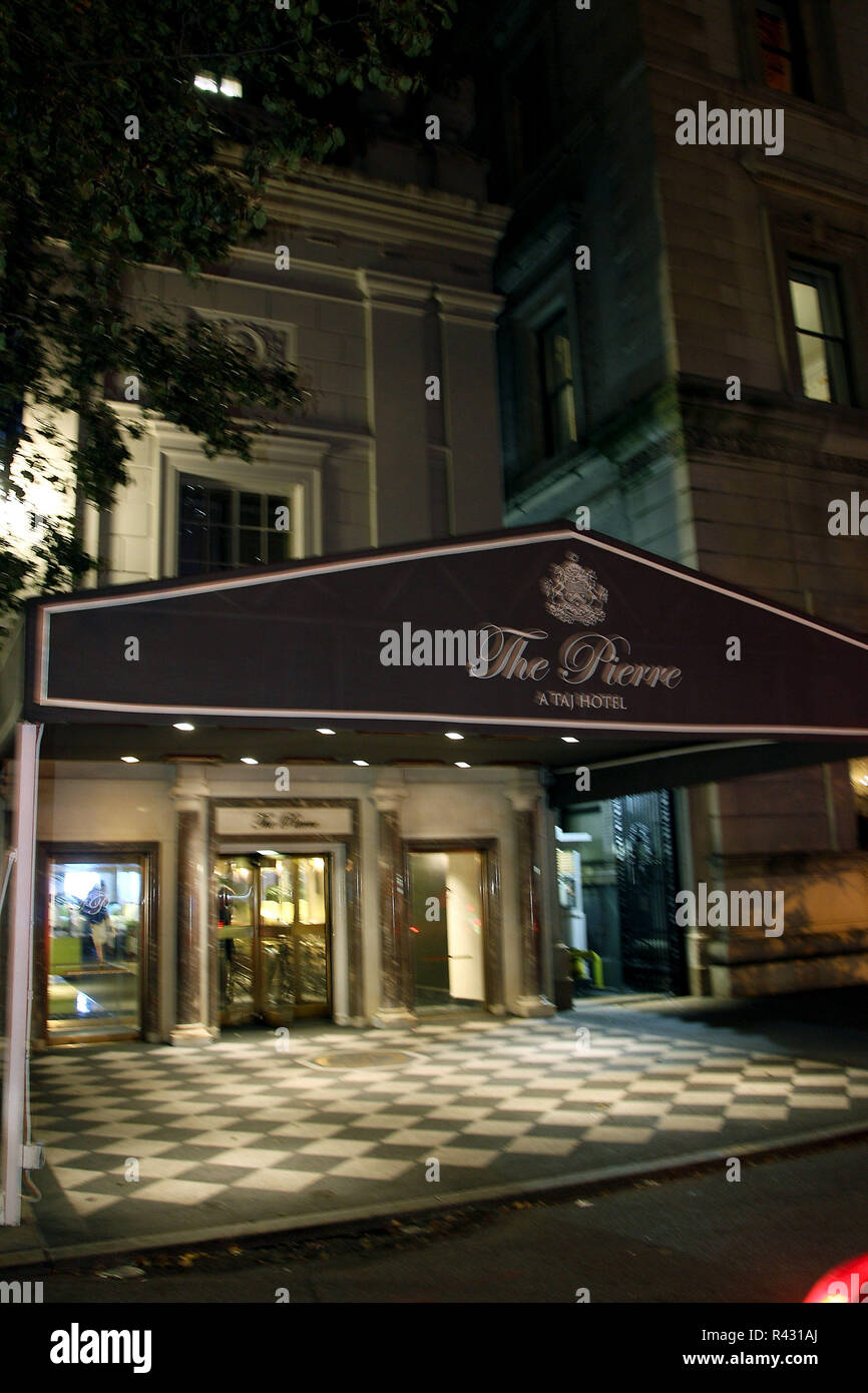 Pierre hotel new york exterior hi-res stock photography and images - Alamy