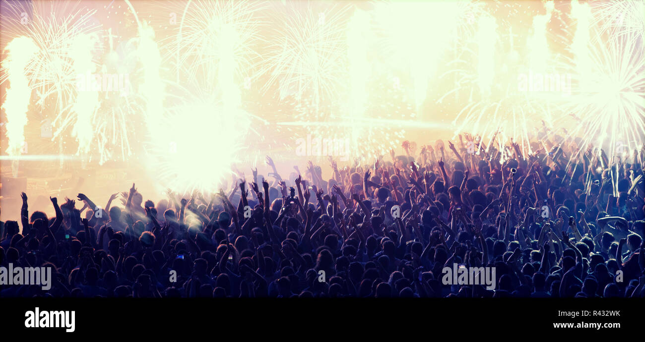 Excited crowd concert stage hi-res stock photography and images - Alamy